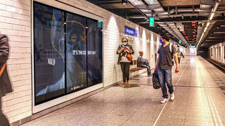 Fashion Week en CS Digital Media: mondkapje anders | MarketingTribune ...