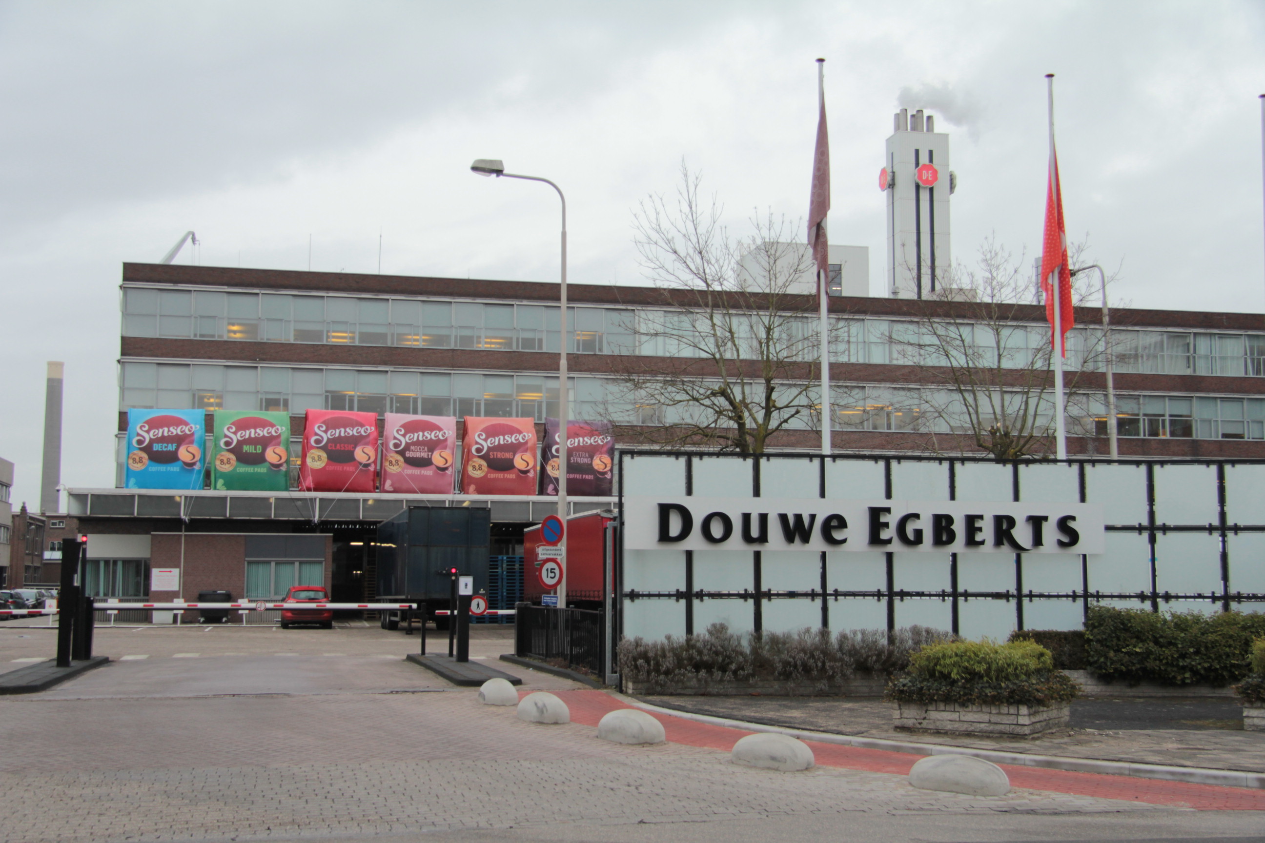 Reuzenpakken Senseo op dak Douwe Egberts | MarketingTribune Design