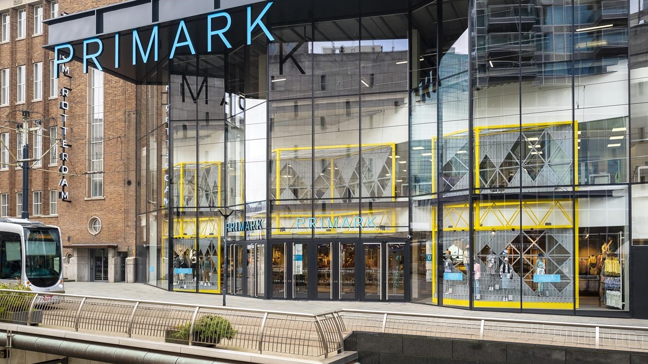 Primark viert 15 jaar in de Nederlandse winkelstraten ...