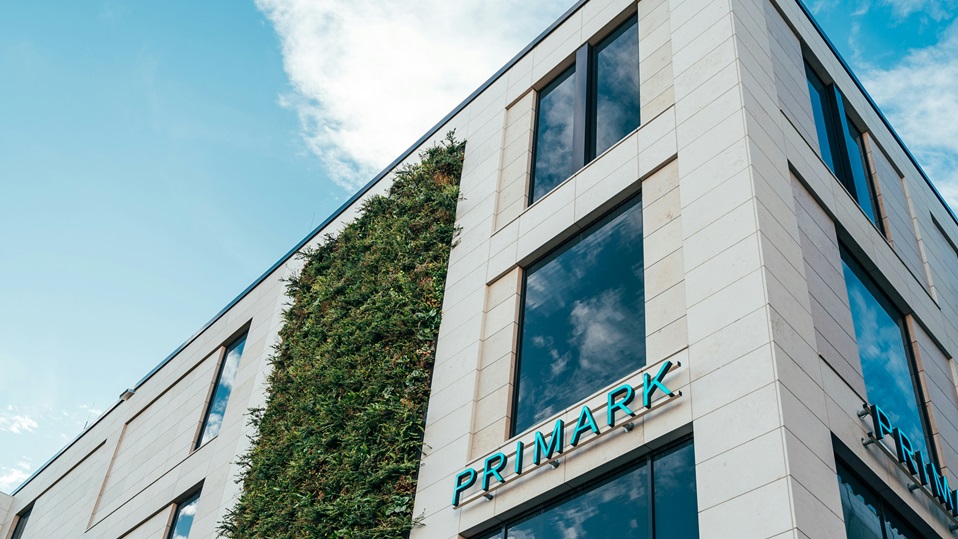 Primark verlaagt prijzen kinderkleding essentials-lijn ...
