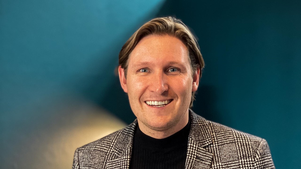 We zien een trend dat opdrachtgevers minder op de actualiteit willen ...