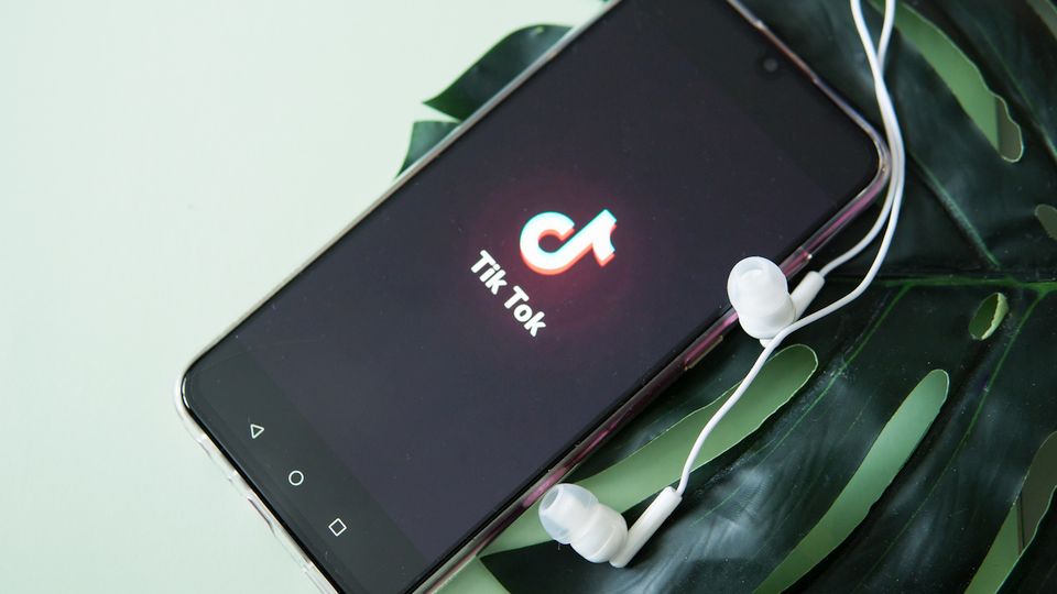 TikTok tikt 5,7 miljoen Nederlandse actieve gebruikers per maand aan ...