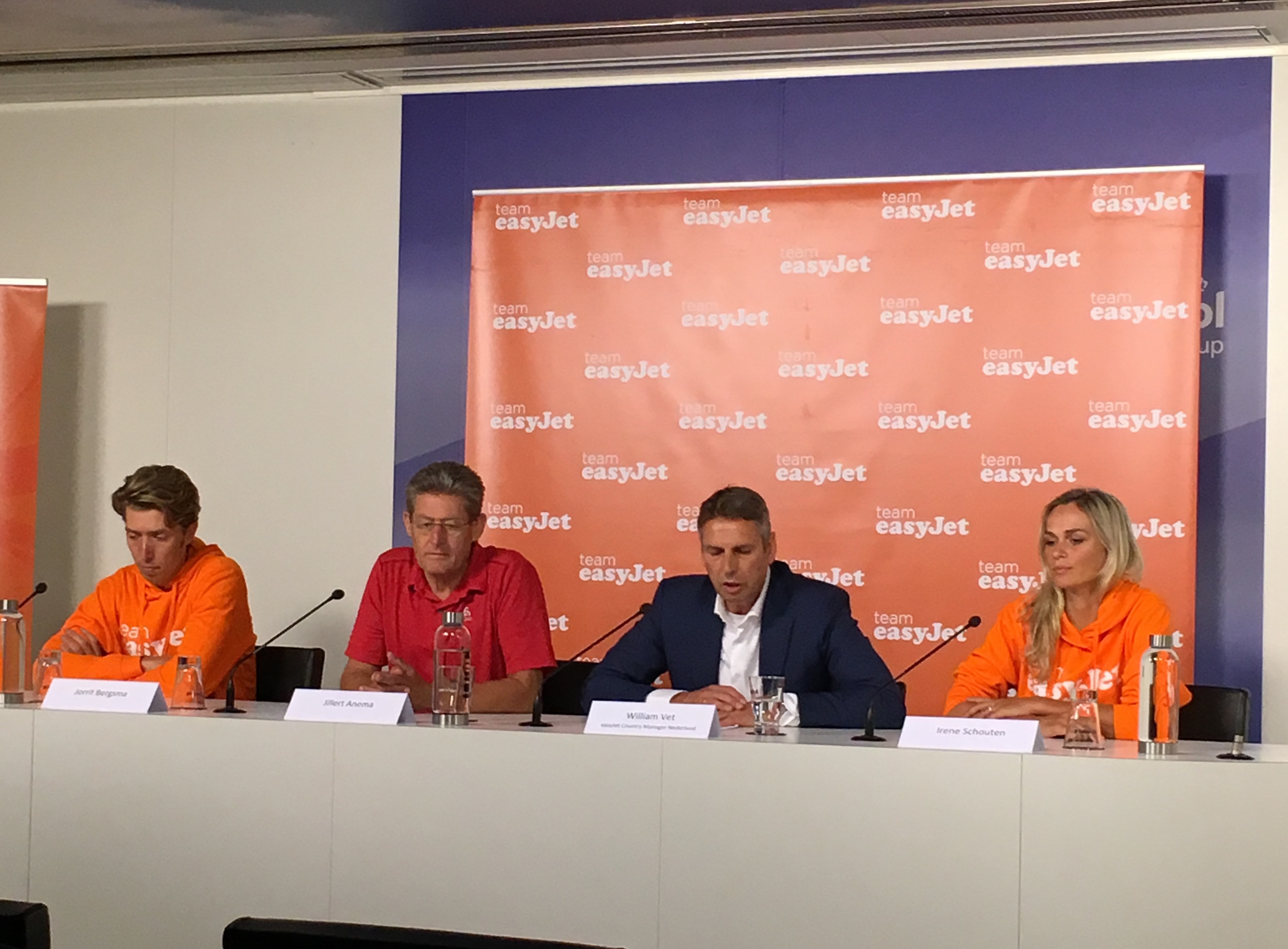 EasyJet hoofdsponsor schaatsteam coach Anema | MarketingTribune Sponsoring